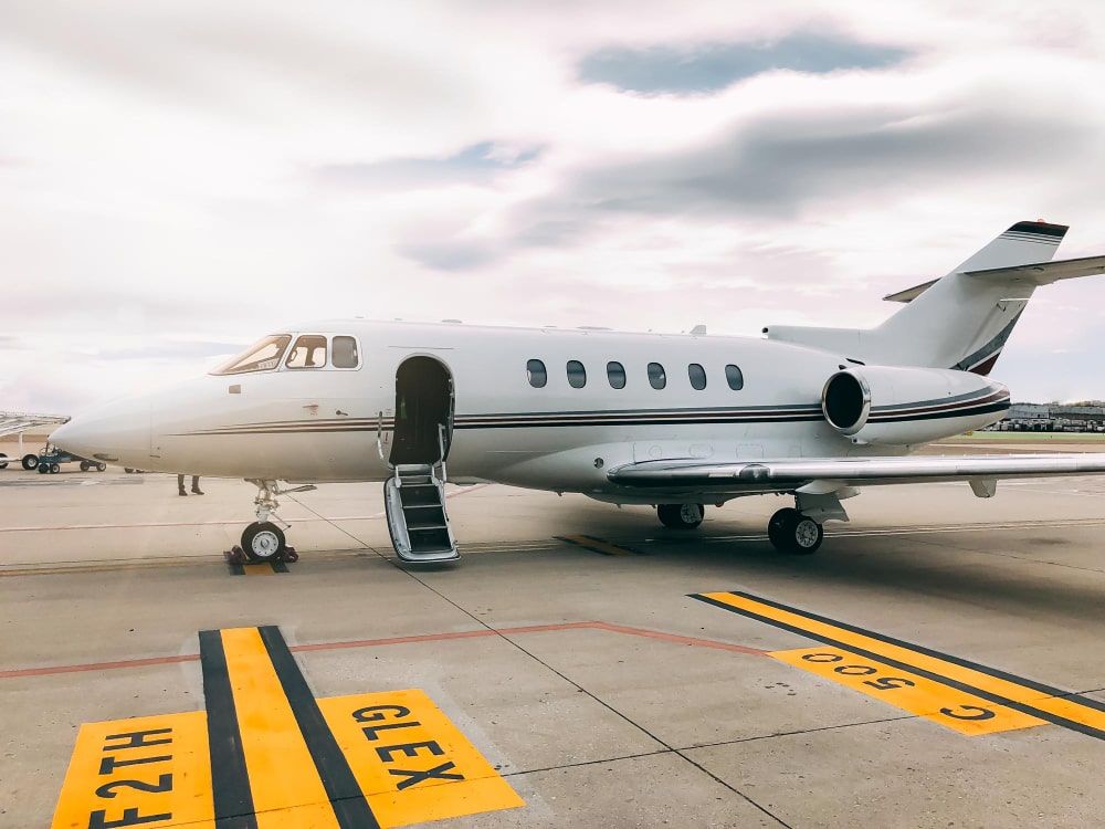 Flying Private Jet Experience - Ultimate Luxury & Convenience